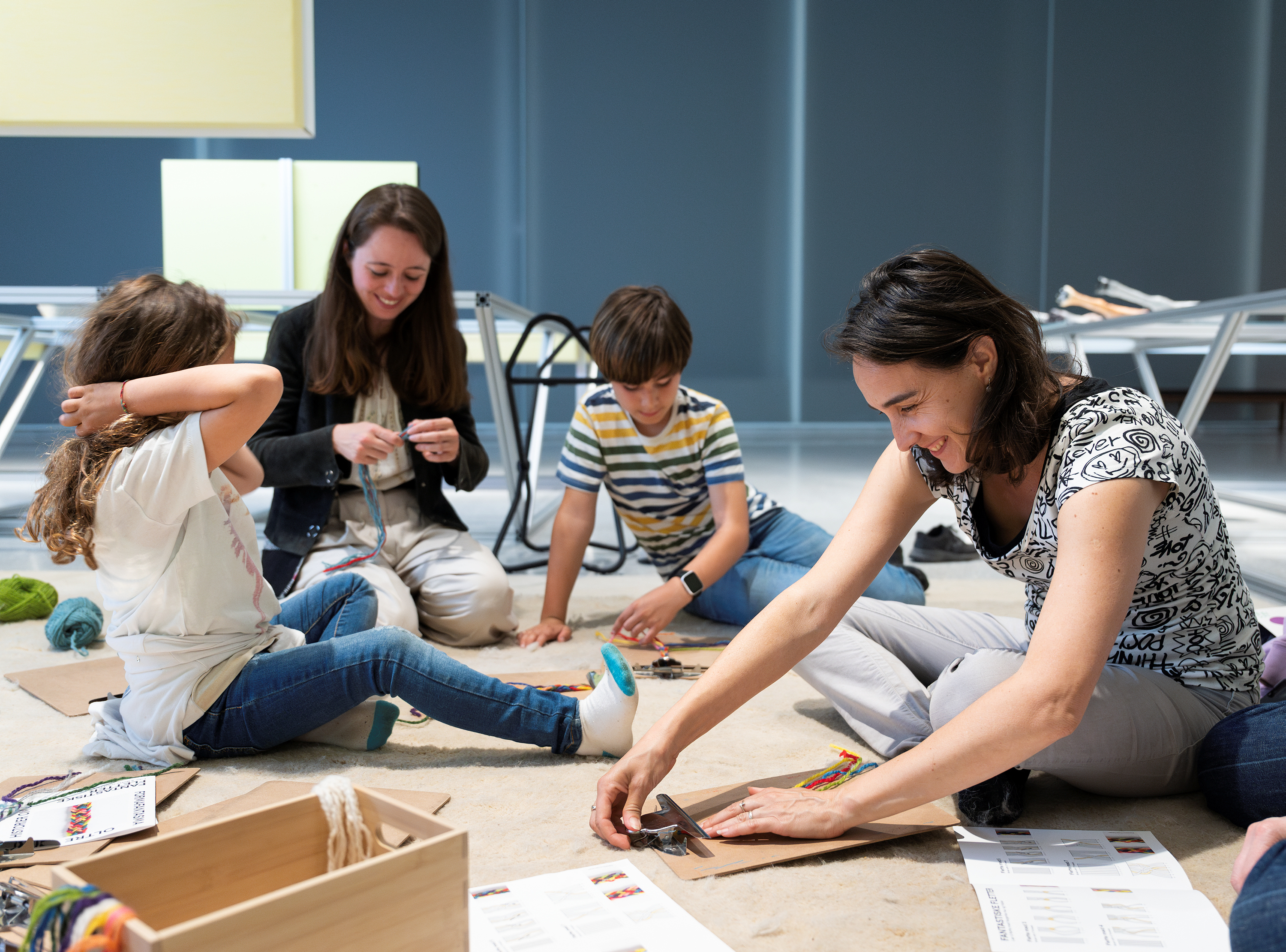 Fantastiske fletter. Lær å flette med fargerike tau og tråder ...