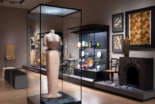 The Secretive Folds of the Delphos Dress – Nasjonalmuseet